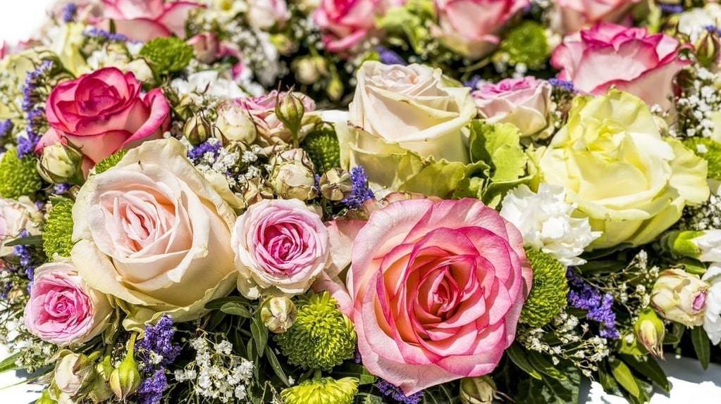 Offrir des fleurs sans se déplacer grâce à la livraison – Famille aimante